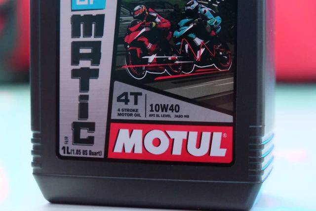 Harga Oli Motul untuk Motor dan Rekomendasi Jenisnya | kumparan.com