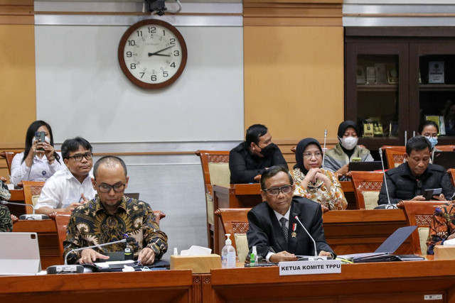Mahfud di DPR: Adu Dalil hingga Ada Laporan PPATK Tak Sampai ke Sri Mulyani | kumparan.com