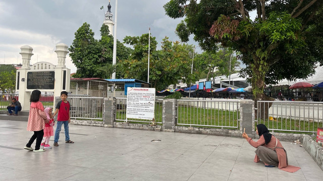 Masjid Al-Mashun dan Istana Maimun, Wisata Sejarah Kesultanan Deli di ...