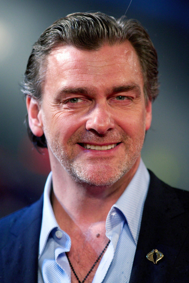 Aktor Ray Stevenson Meninggal Dunia | kumparan.com