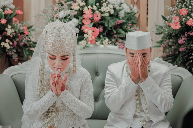 Pengertian Nikah Menurut Islam serta Hukumnya | kumparan.com