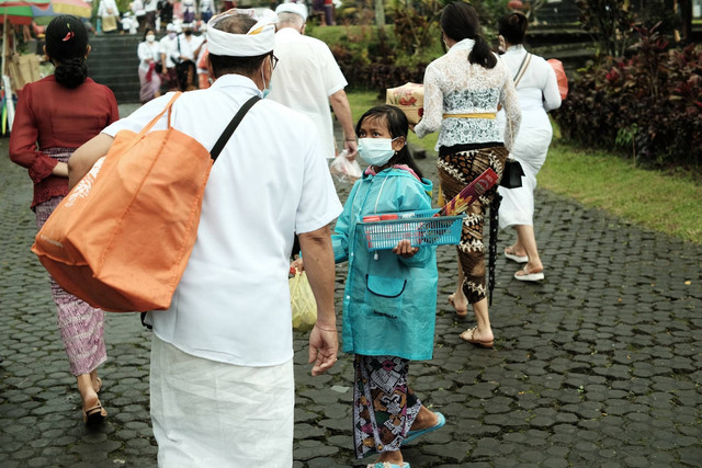 Ciri-Ciri Norma Sosial beserta Fungsi dan Contohnya | kumparan.com