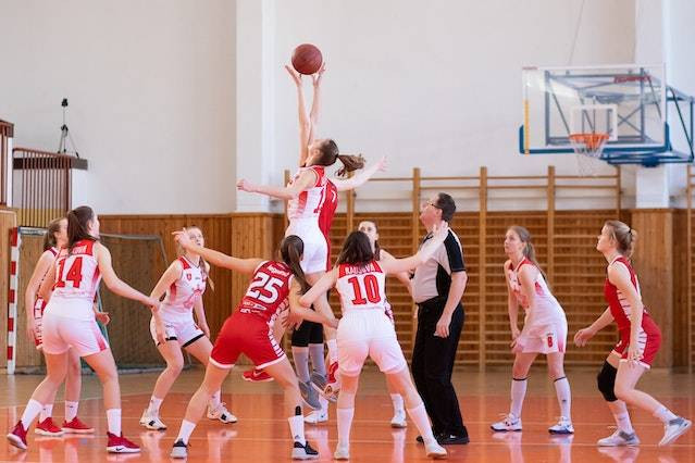 Keuntungan Menerapkan Zona Defence dalam Strategi Bola Basket ...