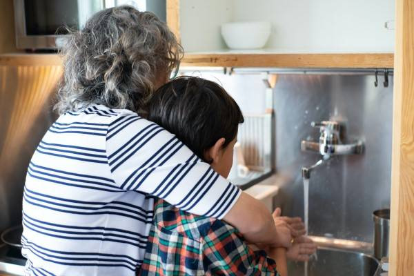 5 Basic Manner yang Harus Diajarkan kepada Anak-anak | kumparan.com