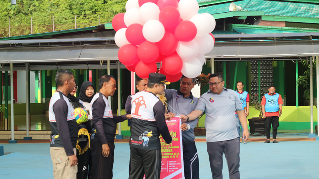 Hidayat Kalapas Buka Porsenap Peringati HUT RI dan Hari Kemenkumham ...