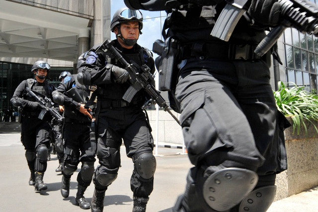 Densus 88 Tangkap Terduga Teroris di Solo, Kudus, Demak: Ada Bendera ...