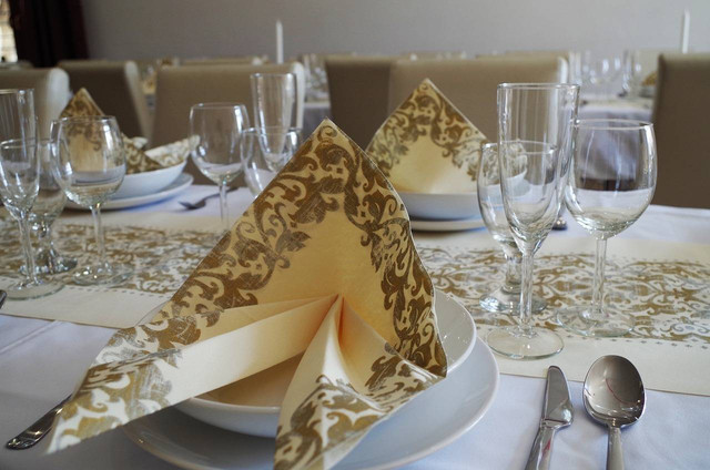 Mengenal Aturan Table Manner yang Perlu Diketahui | kumparan.com