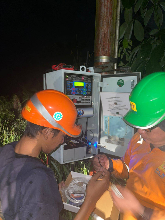 PLN Kalbar Lakukan Pemeliharaan Jaringan Listrik Secara Rutin ...