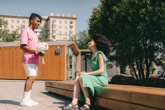 6 Cara PDKT Ke Cowok yang Disukai Tanpa Terlihat Agresif | kumparan.com