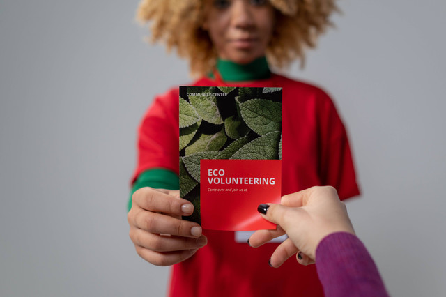 Pengertian Brosur, Manfaat, dan Jenis-jenisnya | kumparan.com