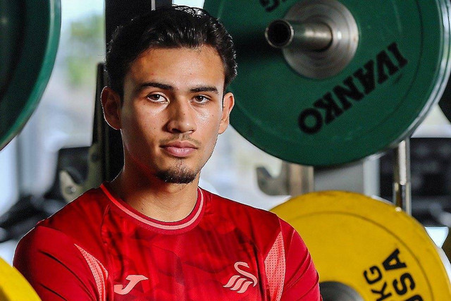 Elkan Baggott Starter di Blackpool, Nathan Tjoe-A-On Tampil untuk ...