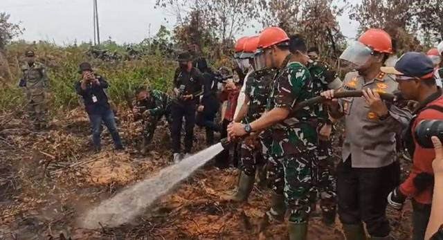 Pantau Karhutla di Mempawah, Panglima TNI: Banyak Kendala saat ...
