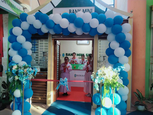 Bank Mini Pertama di Kalbar hadir di SMKN 3 Pontianak: Sarana Praktik ...