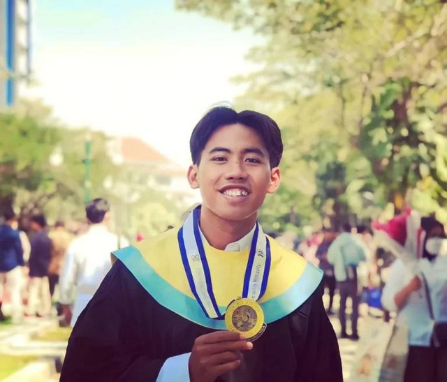 Kisah Mahasiswa di Surabaya yang Berhasil Lulus Tanpa Bikin Skripsi | kumparan.com