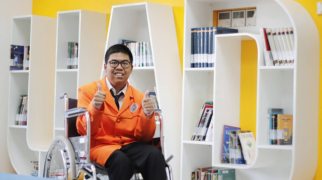 Meneladani Kisah Dimas dengan Segala Keterbatasannya | kumparan.com