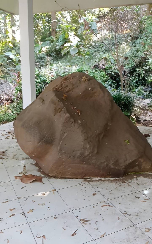 Prasasti Batu Gong Rambipuji: Jejak Peradaban Kuno di Nusantara ...