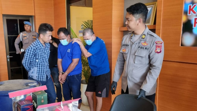 Pecatan Polisi Racik Miras dari Sisa Alkohol untuk Semprot APD saat ...