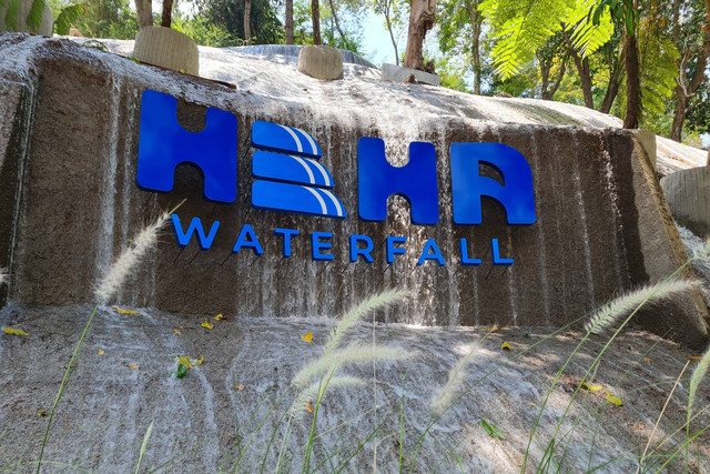 HeHa Waterfall Dibuka di Bogor, Tawarkan Air Terjun Buatan nan ...