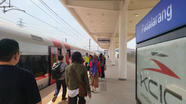 Tambah Lagi Jadwal Perjalanan, Kini Whoosh Beroperasi Setiap 1 Jam Sekali | kumparan.com