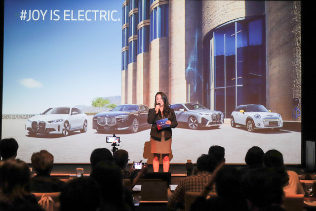 BMW Indonesia Klaim Pimpin Pasar Mobil Listrik Premium | kumparan.com