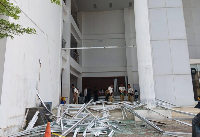 Hujan Deras dan Angin Kencang di Lampung, Beberapa Gedung di ITERA ...