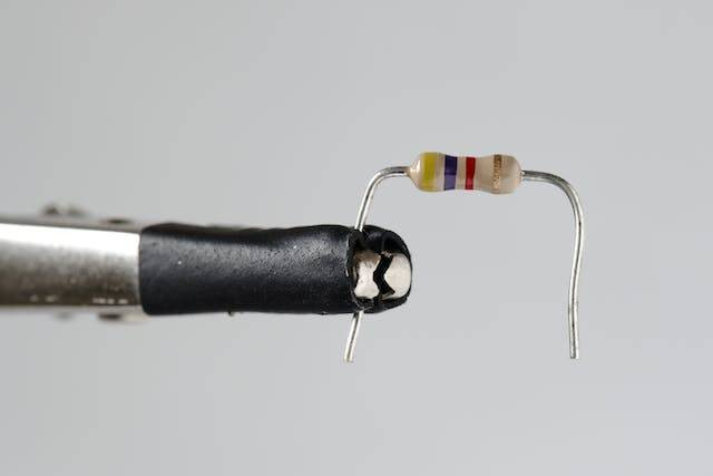 Cara Baca Resistor dan Contoh Perhitungannya untuk Panduan Pelajar ...