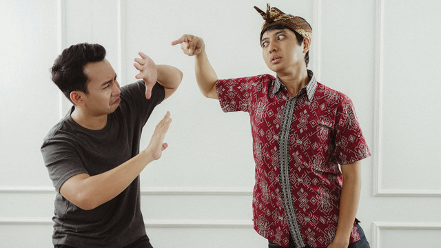 7 Kata-Kata Sindiran Bahasa Jawa Kasar dan Terjemahannya | kumparan.com