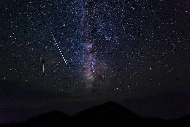 Meteorit: Nama Meteor yang Jatuh Sampai ke Permukaan Bumi | kumparan.com
