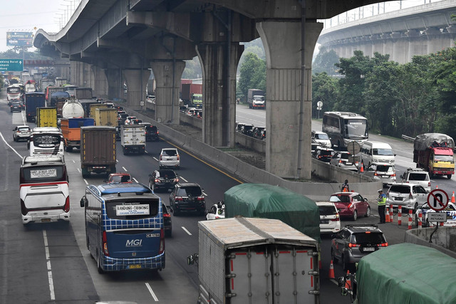 Contraflow KM 50-65 Tol Japek Diberlakukan Siang Ini | kumparan.com