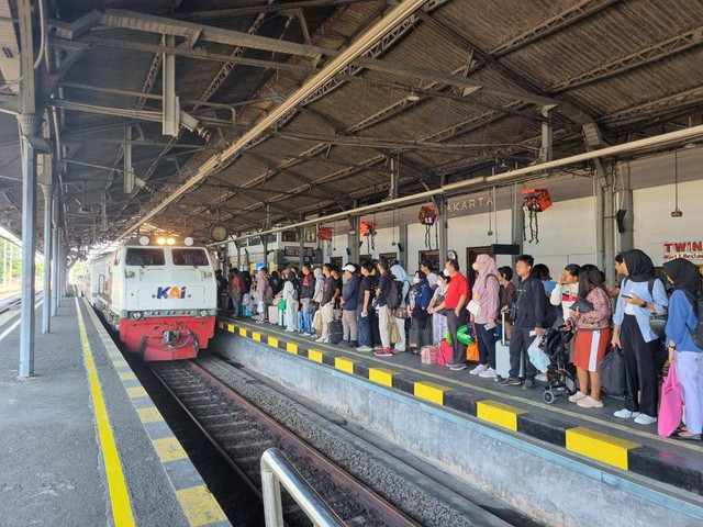 Libur Nataru, Pemesanan Tiket Kereta Keberangkatan Daop 6 Yogyakarta Capai 80% | kumparan.com