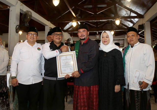 Hasto Bandingkan Gaya Kampanye Ganjar dan Prabowo: Merakyat vs Mobil ...