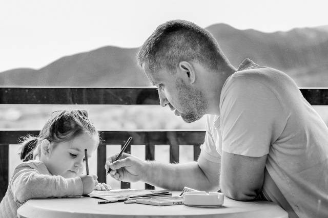 Father Hunger: Pengertian dan Penyebab yang Patut Diwaspadai | kumparan.com