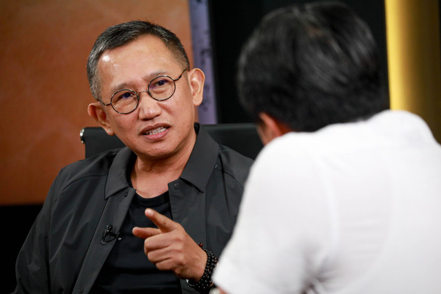 Eep Saefulloh: Jokowi Orang Paling Dahsyat Membantah Dirinya Sendiri | kumparan.com