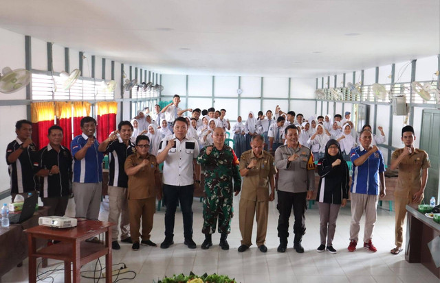 Syukuran HPN, PWI Sekadau Luncurkan Program 'PWI Goes To School ...