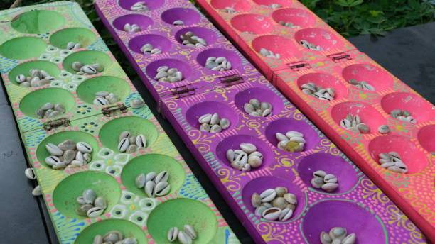 Mengenal Permainan Dakon dan Cara Memainkannya | kumparan.com