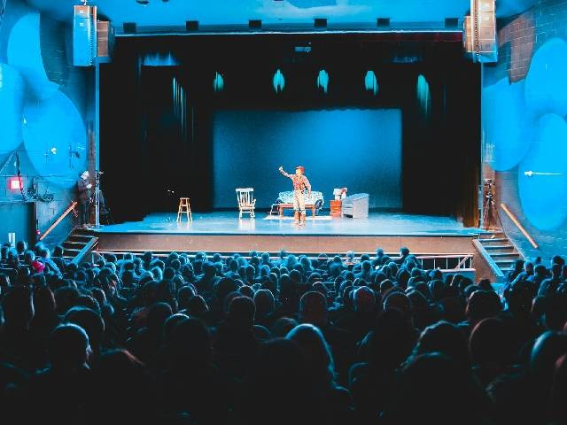 3 Fungsi Teater Modern dalam Seni Teater | kumparan.com