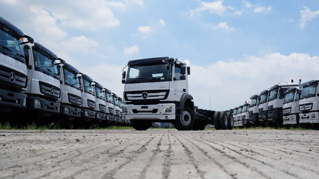Foto: Pesona Truk Mercedes-Benz Axor 2528 R Euro 4 M-Cab | kumparan.com