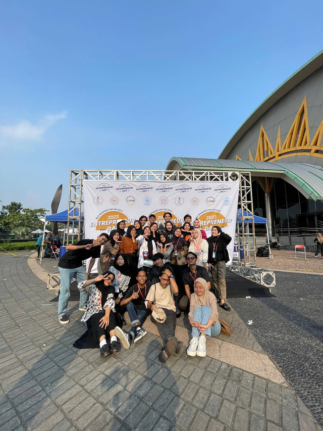 Dari Kampus ke Dunia Bisnis: Universitas sebagai Wadah Mahasiswa ...