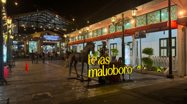 Teras Malioboro 1: Toko Terbesar di Malioboro, Mall Malioboro Saja ...