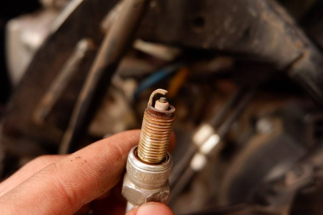 Fungsi Busi Motor dan Jenis-jenisnya | kumparan.com