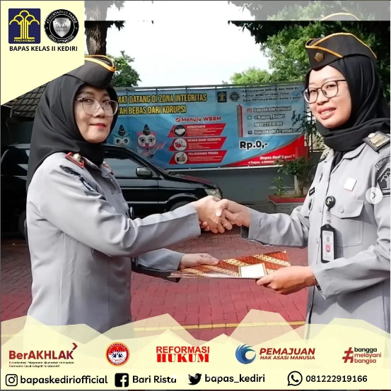 Sematkan Tanda Pangkat Pegawai, Kabapas Kediri Pesan Untuk Bekerja ...