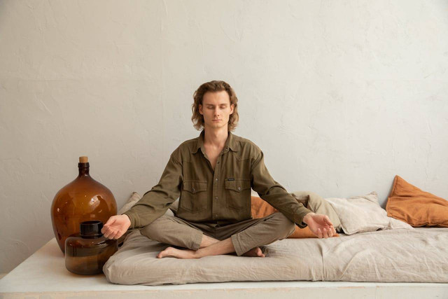 8 Jenis Yoga yang Cocok buat Pemula dan Aman | kumparan.com