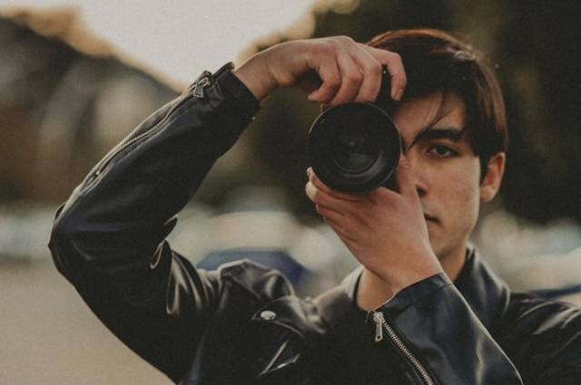 5 Rekomendasi Lensa Mirrorless yang Cocok untuk Pemula | kumparan.com