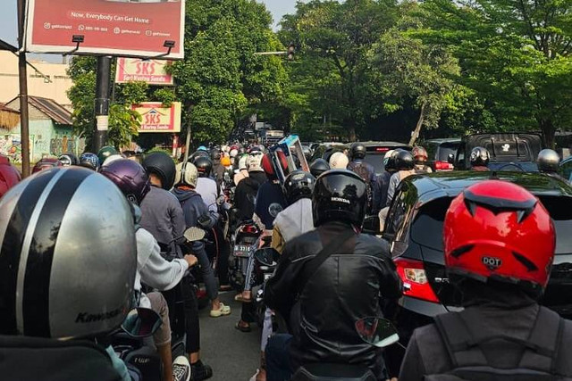Jalan Juanda Depok Macet Parah Pagi ini, Oli Tumpah Jadi Penyebabnya ...