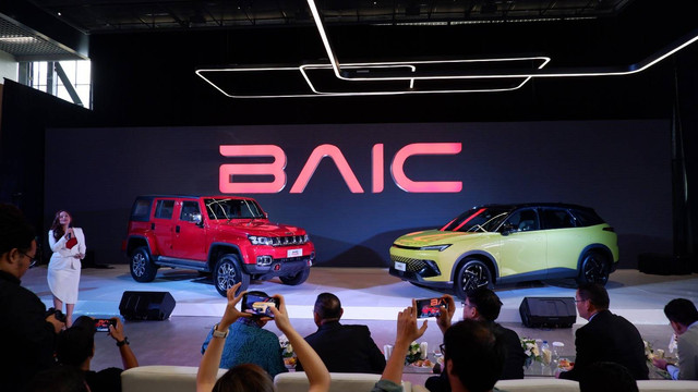 Mobil China BAIC BJ40 Mirip Rubicon Meluncur, Harga di Bawah Rp 1 ...