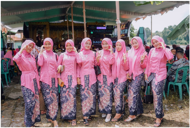 5 Tradisi Gotong Royong di Indonesia yang Unik dan Maknanya | kumparan.com