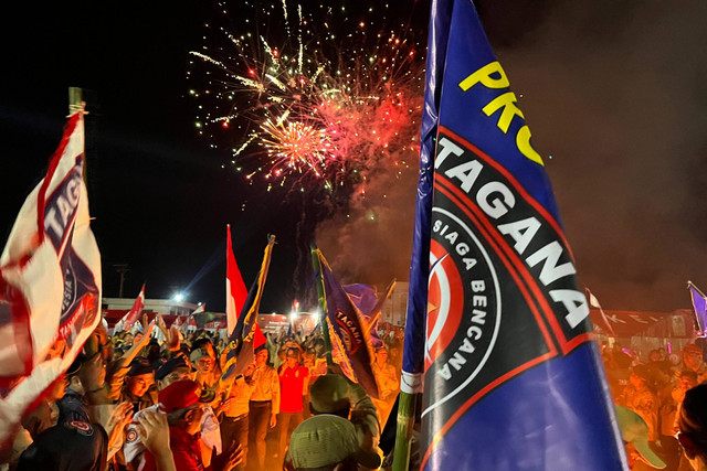 Saat Suara Risma Bergetar Bacakan Puisi di HUT Tagana | kumparan.com