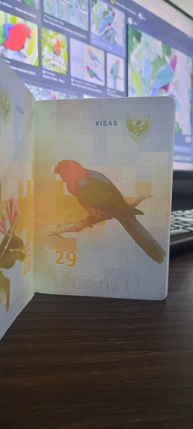 Keunikan Indonesia dalam Paspor: Burung Nuri Raja Ambon | kumparan.com