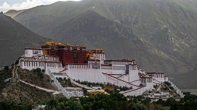3 Tempat Wisata di Tibet, Negara Atap Dunia yang Memukau | kumparan.com