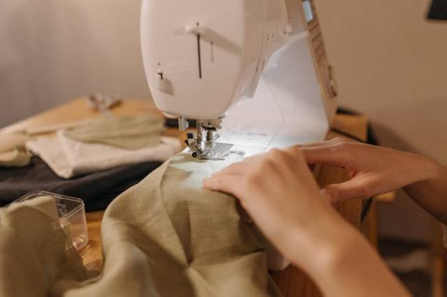 5 Manfaat Menjahit Baju yang Sering Dijadikan sebagai Hiburan ...